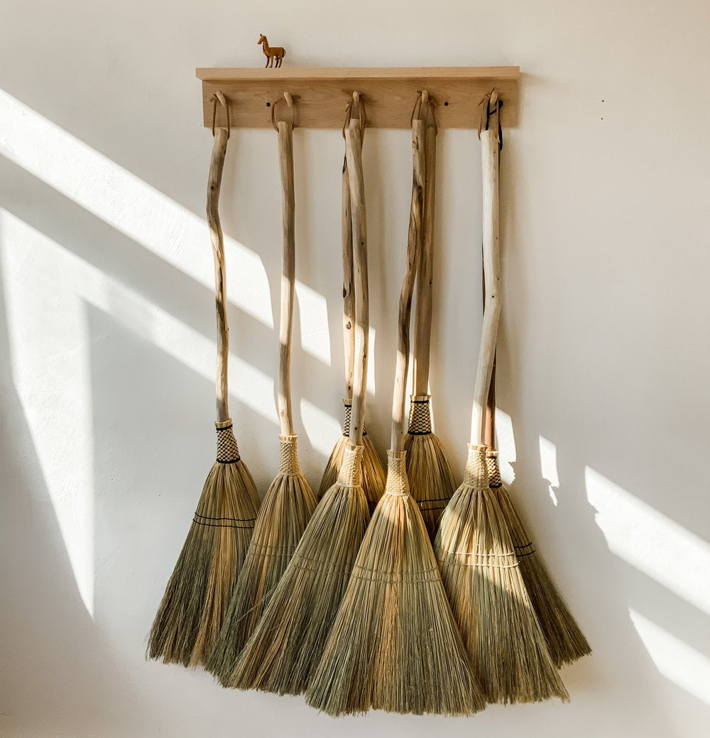 Custom made Appalachian style sweeper – Sunhouse Craft