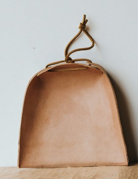 Leather dustpan – Sunhouse Craft