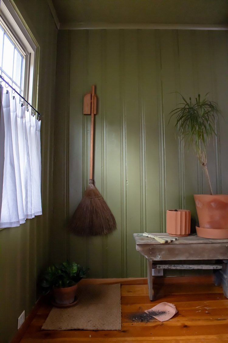 Dutch Broom Hanger – Sunhouse Craft