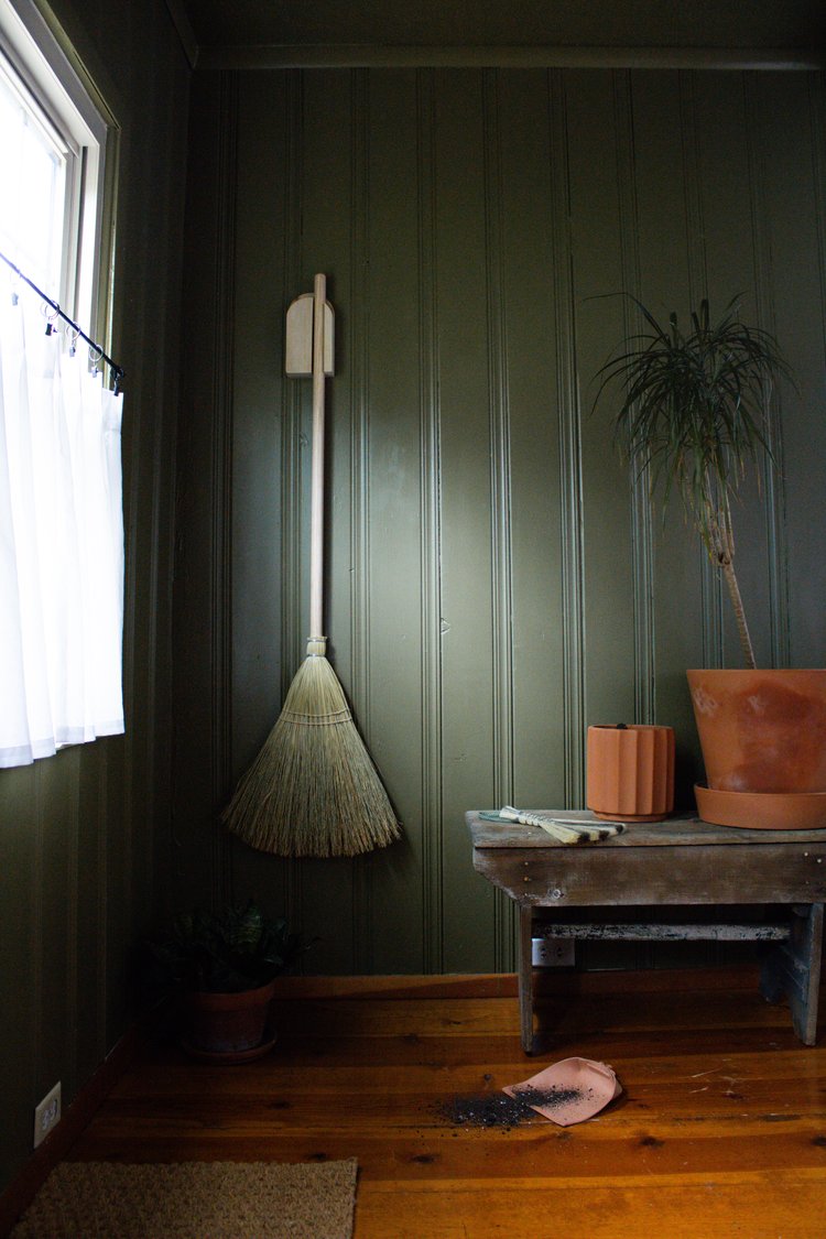 Dutch Broom Hanger – Sunhouse Craft